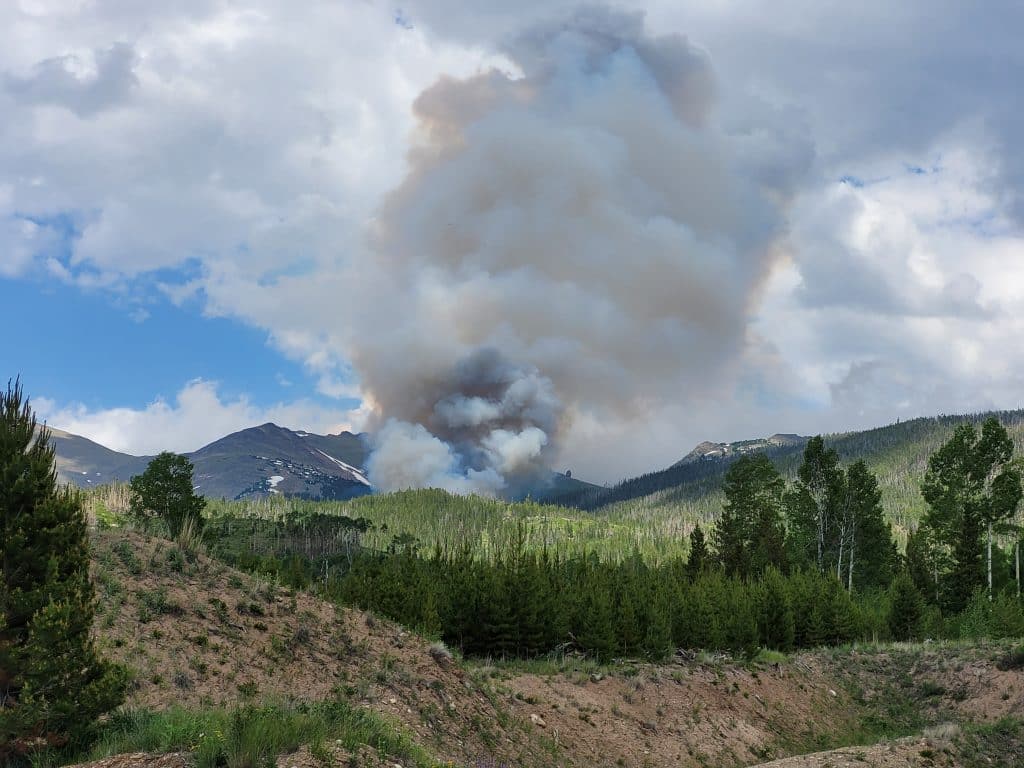 Devil’s Thumb Fire remains at 95 acres, now 30% contained | SkyHiNews.com